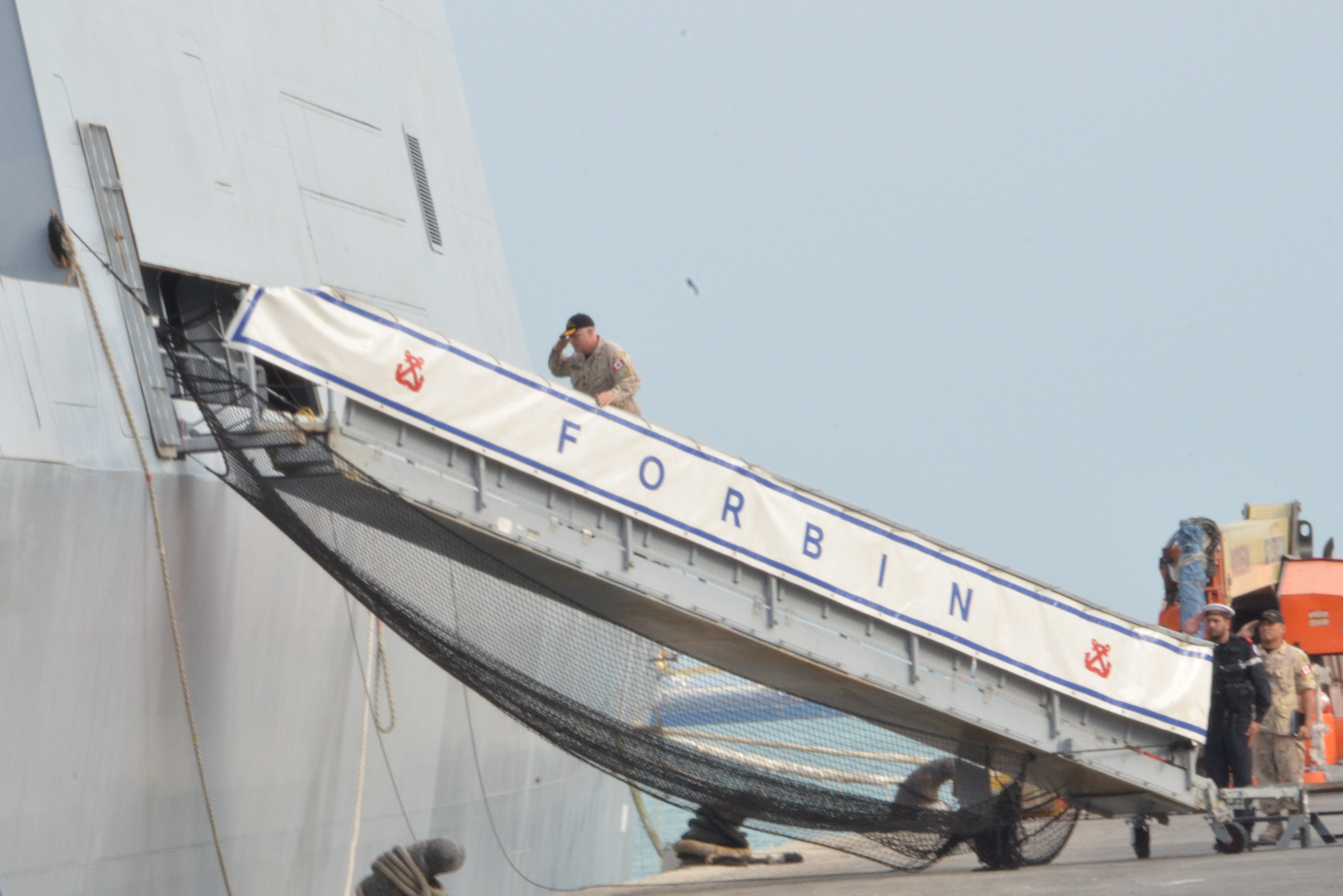 Commodore Haydn Edmundson, Commander CTF 150 visits french ship Forbin ...