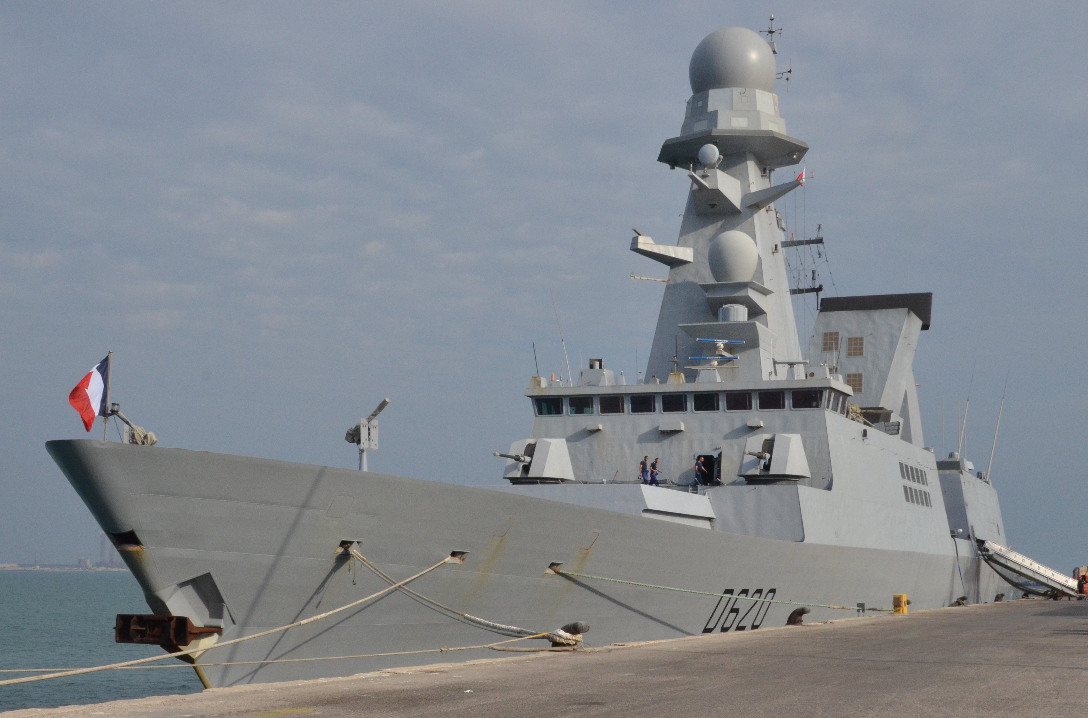 Commodore Haydn Edmundson, Commander CTF 150 visits french ship Forbin ...