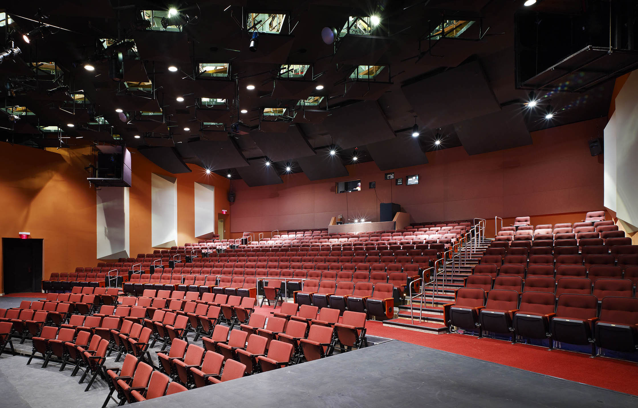 Spill at the Constans Theater