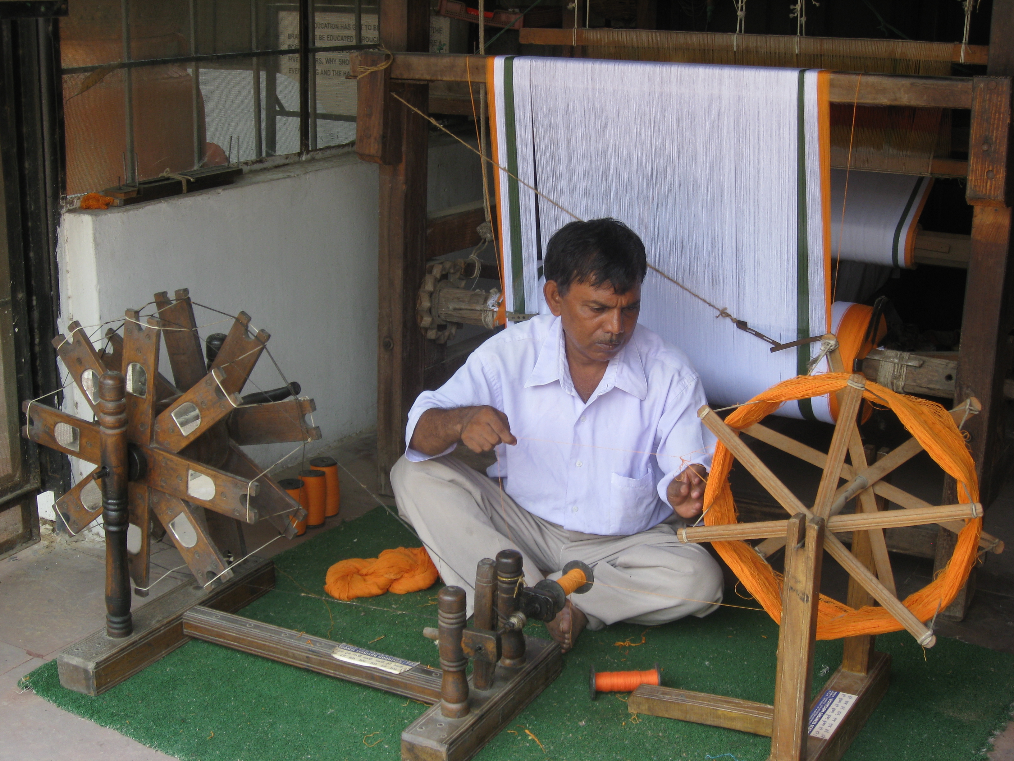 JOIN GANDHI IN THE HOMESPUN MOVEMENT!